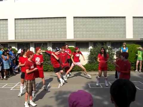 Red team cheers on sports day June 2009 - YouTube