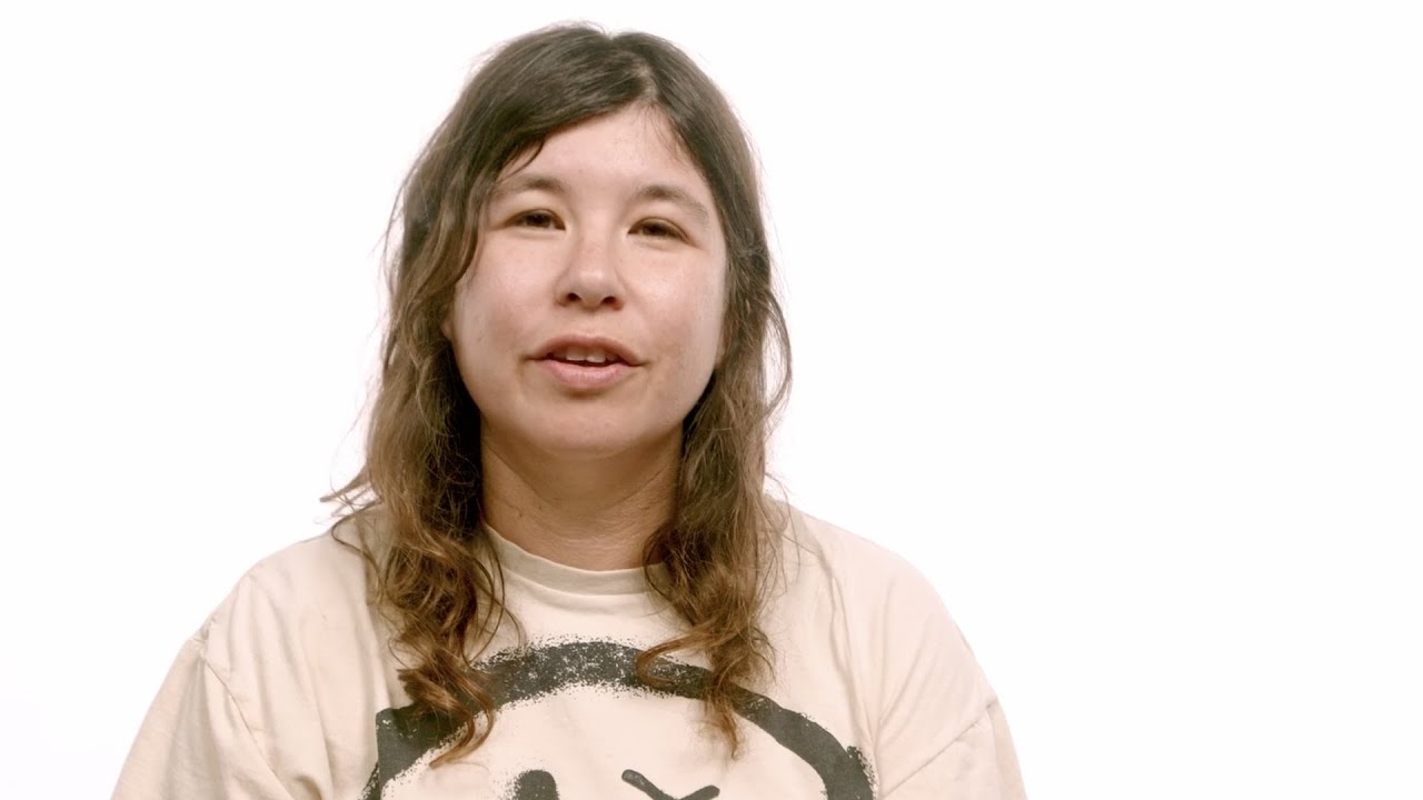 Natalie Shapero reads her poem ‘Nightstand’ - YouTube