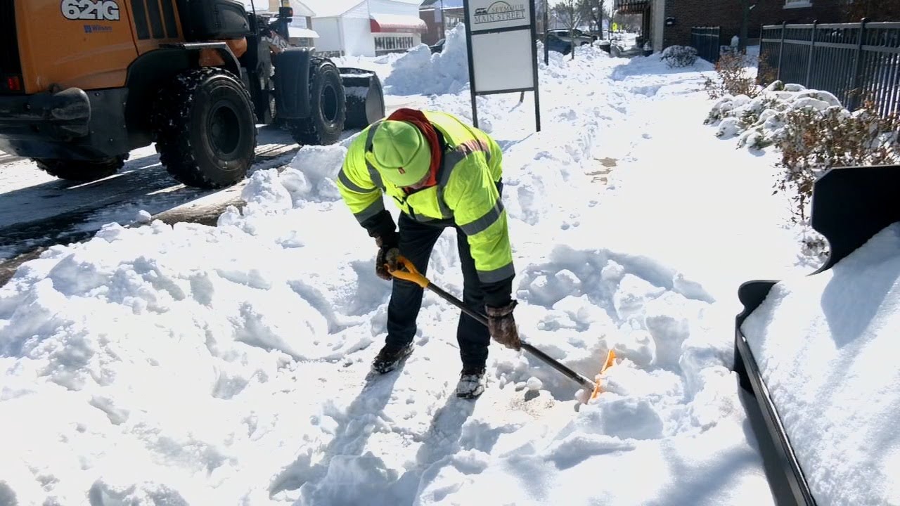 Southern Indiana residents digging out after 15 inches of snow shuts ...
