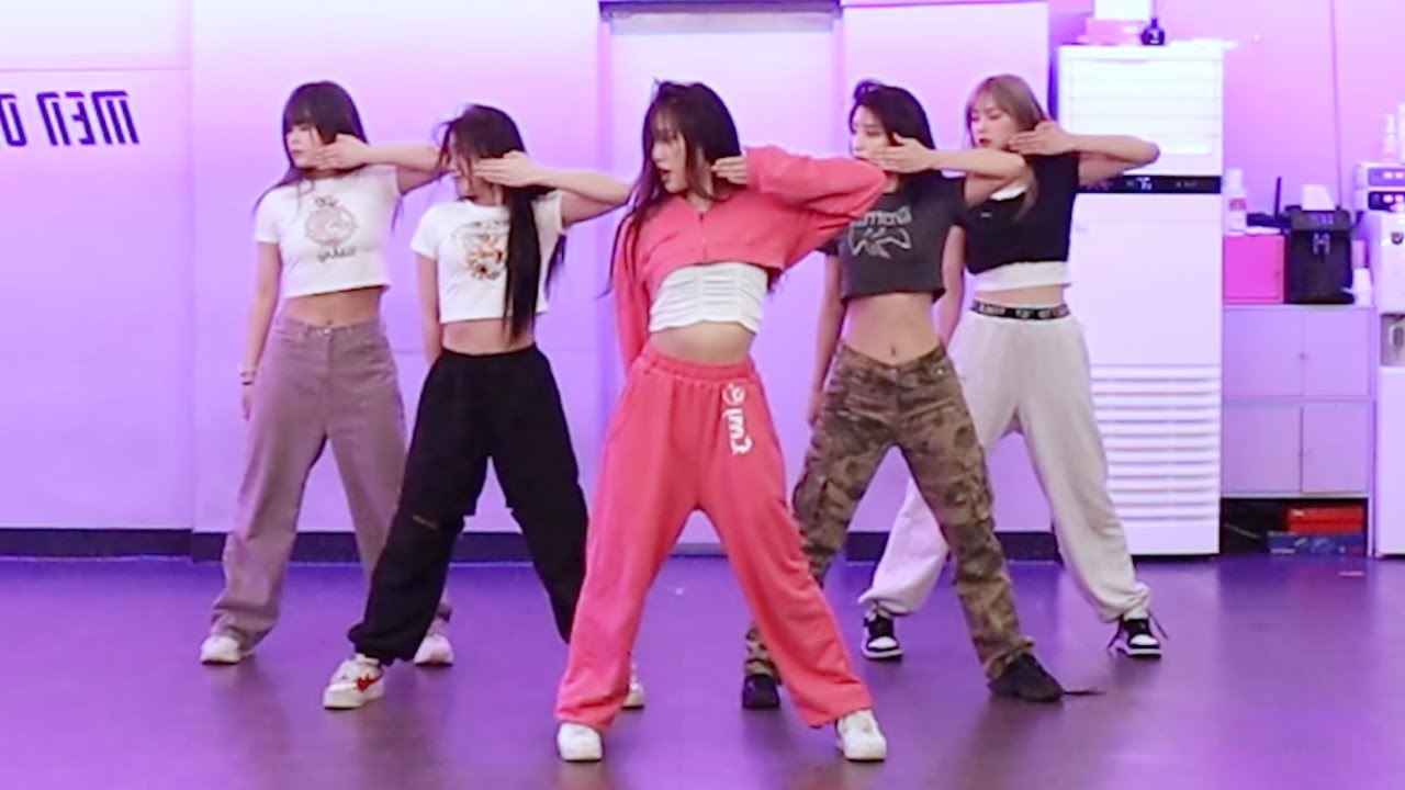 PIXY - 'Villain' Dance Practice Mirrored [4K] - YouTube