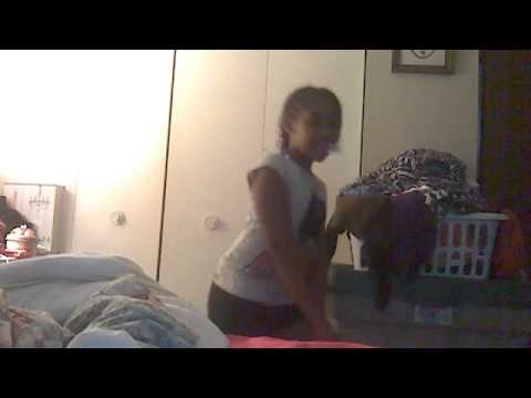 lil sis tryna booty pop/dance