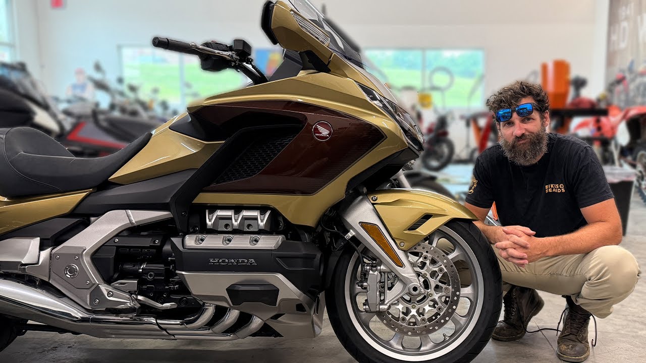 You WILL NOT believe what the new Goldwing can do - YouTube