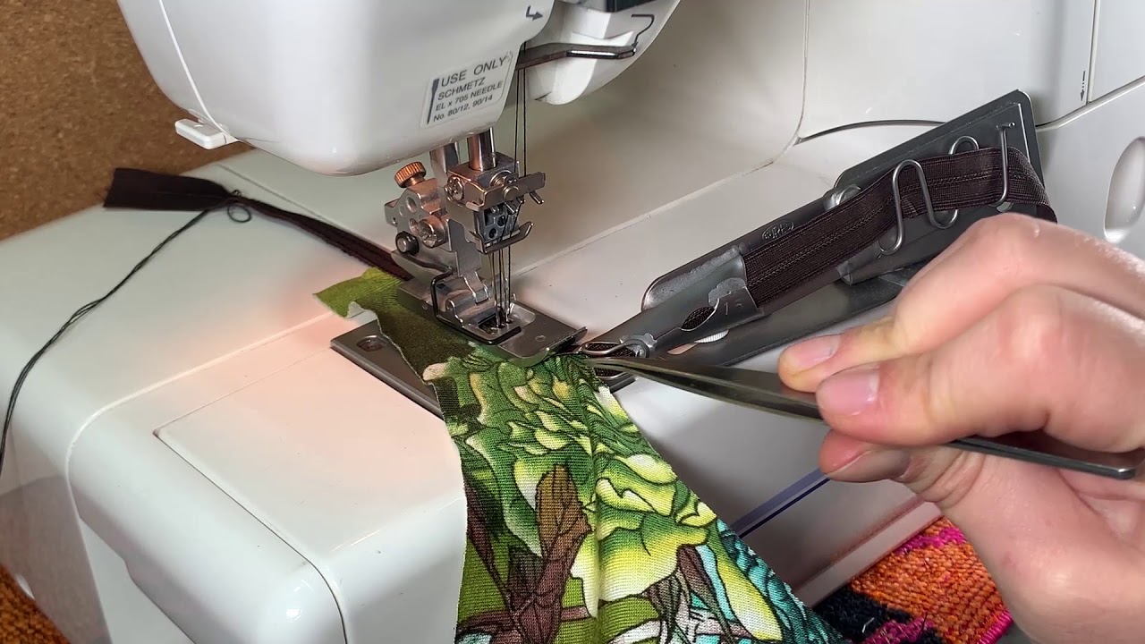 ¿Como usar la guia de collareta para coser lenceria? - YouTube