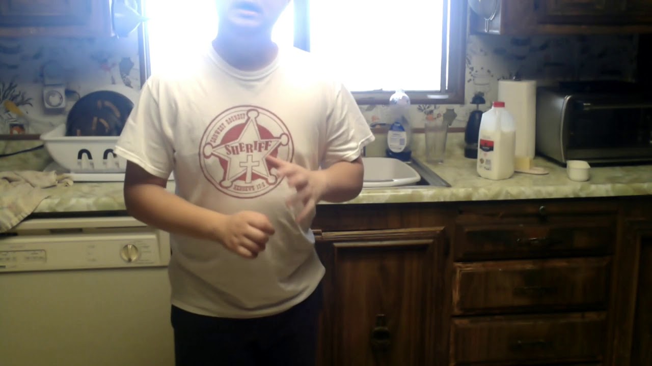 cooking with tybear (mac and cheese) - YouTube