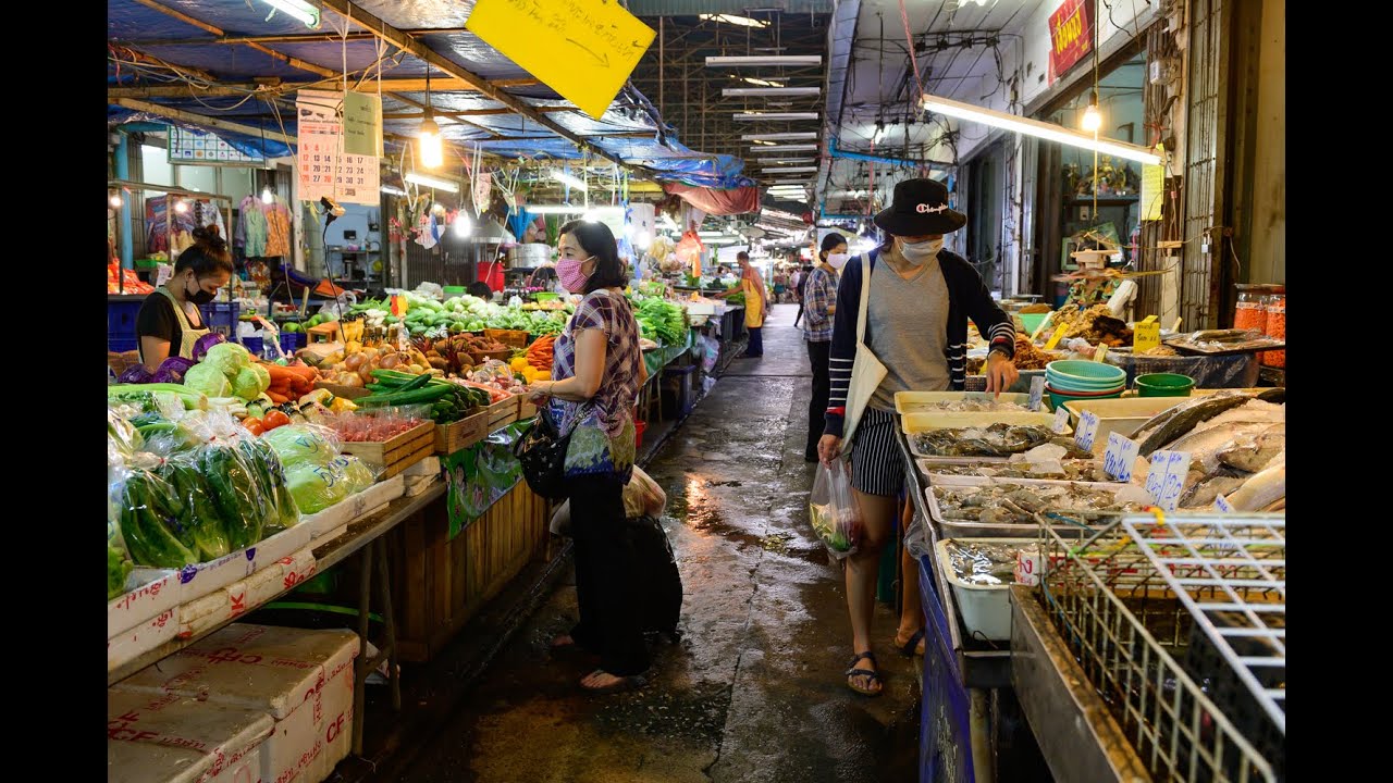 [4K] 2020 "Udom Suk Market" local fresh market close to BTS station ...