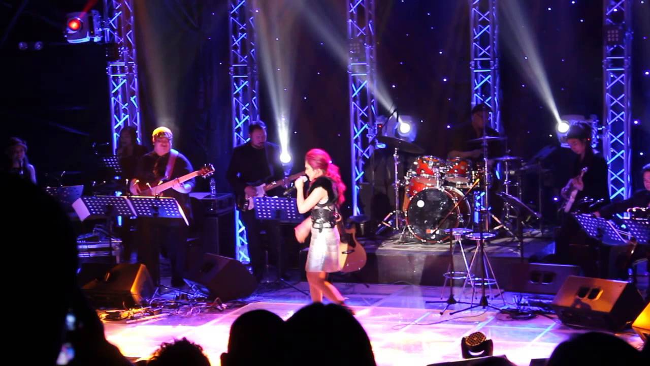 Yeng Constantino - Roar (Plugged In birthday concert) - YouTube