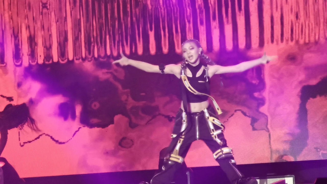 AleXa - Bomb [KAMP SINGAPORE 2019] - YouTube