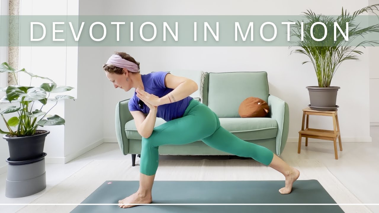 25 Min Yoga Flow | Devotion in Motion - YouTube