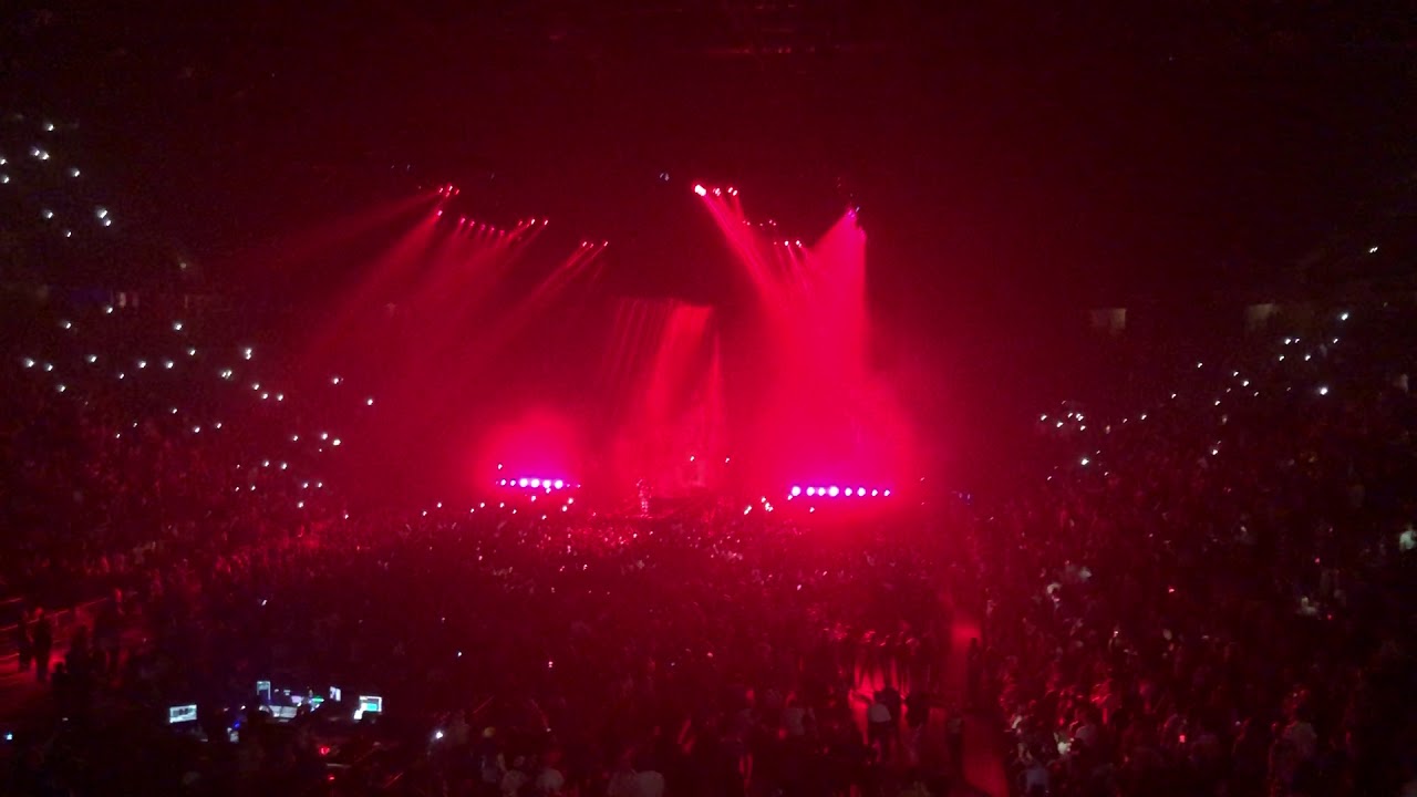 Post Malone Rockstar Live - Manchester *Guitar Smash* - YouTube