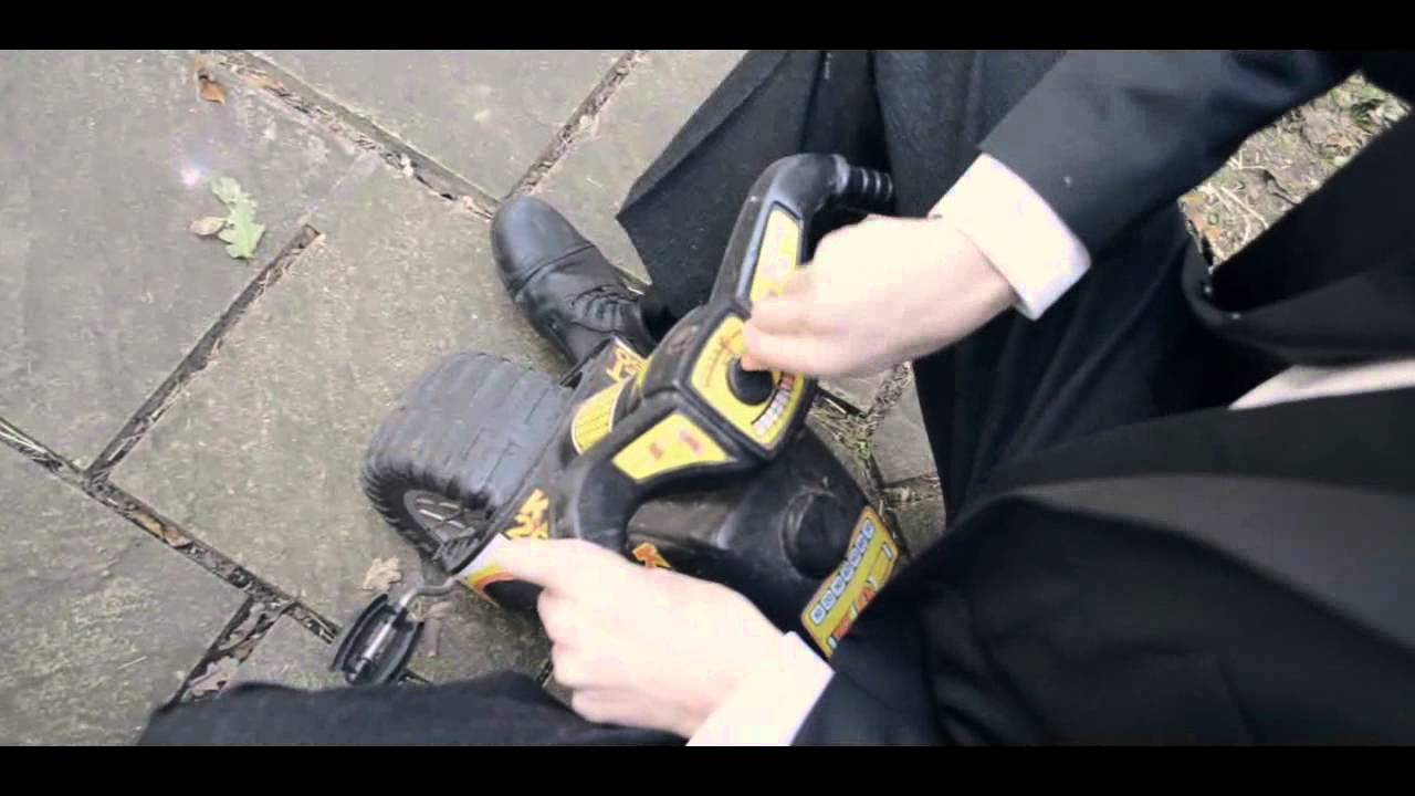 SKYFALL CAR CHASE - YouTube