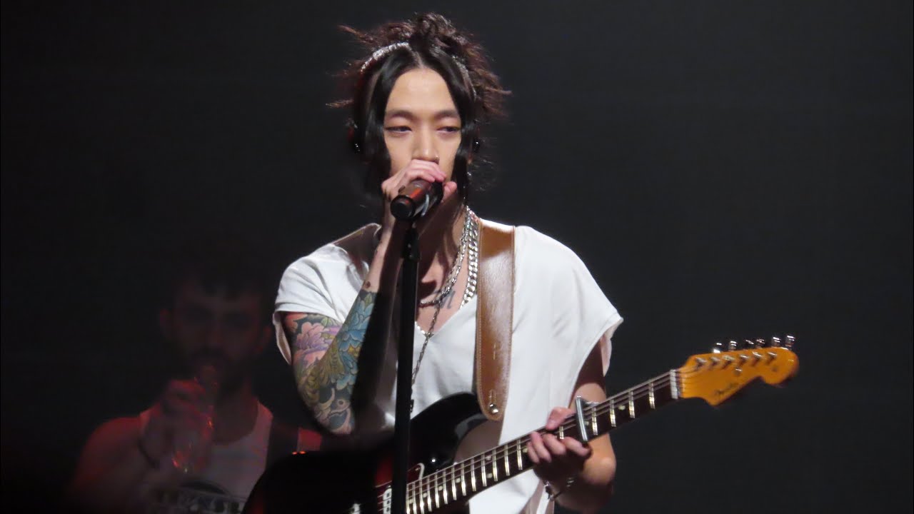 keshi - drunk (live at Webster Hall 05/23/22) - YouTube