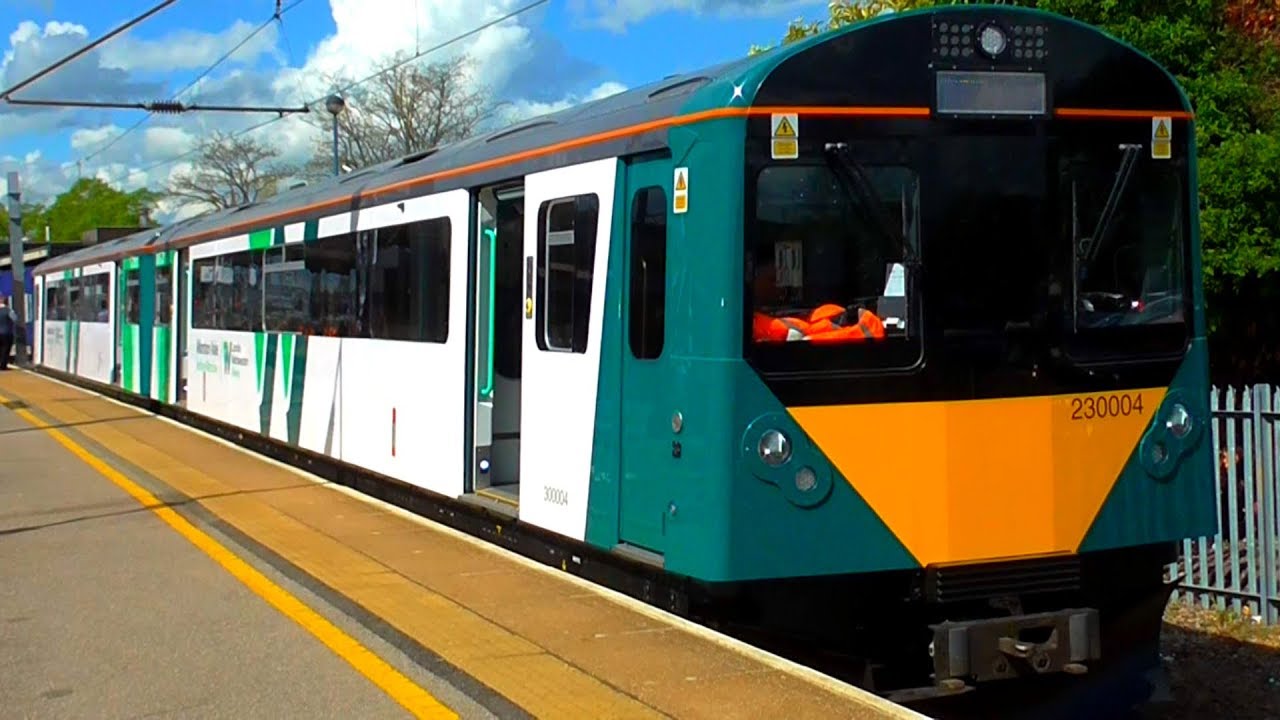 London Northwestern Railway Class 230 D-Train Ride: Bletchley to ...