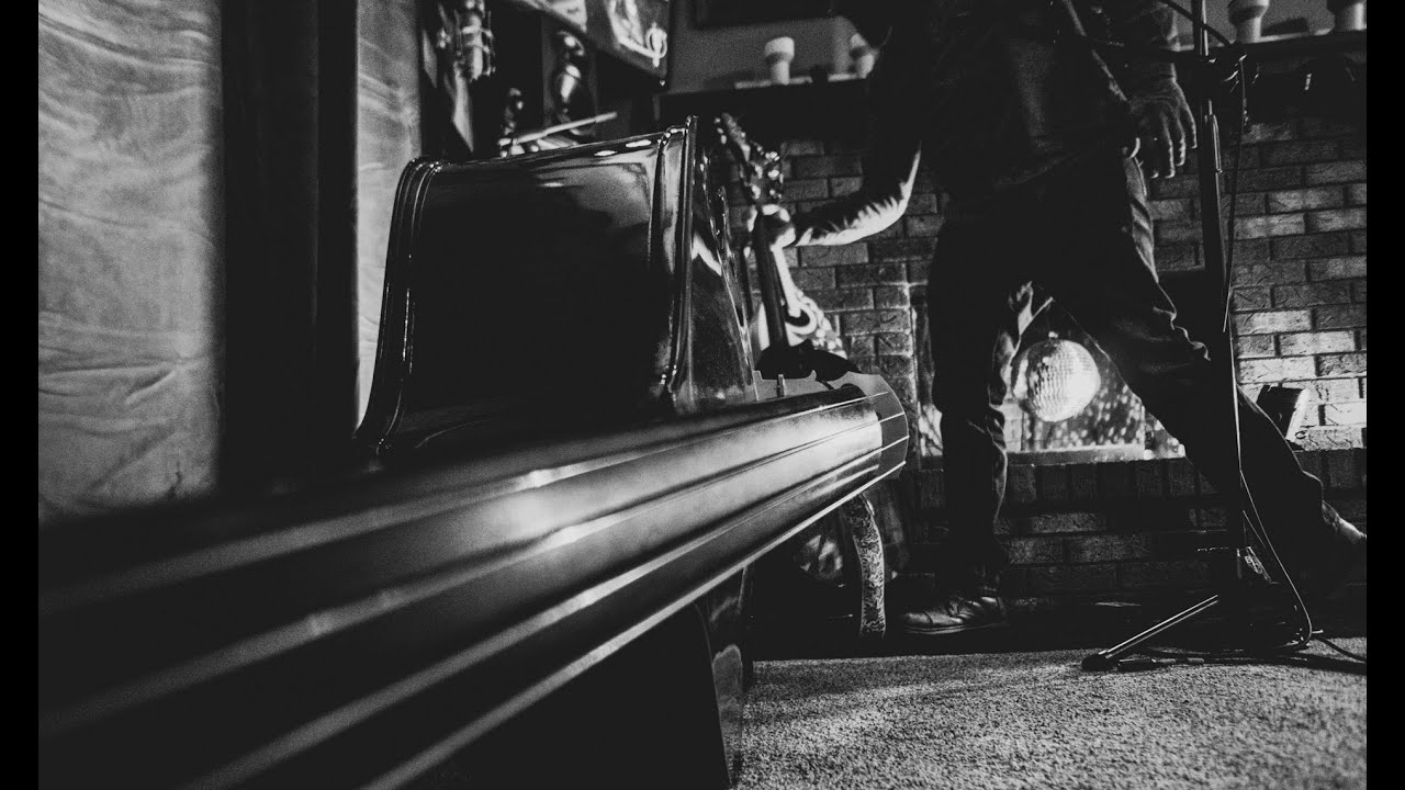 LIVE @ the BeeHive / the HuCKLE BEARErS - Your House - YouTube