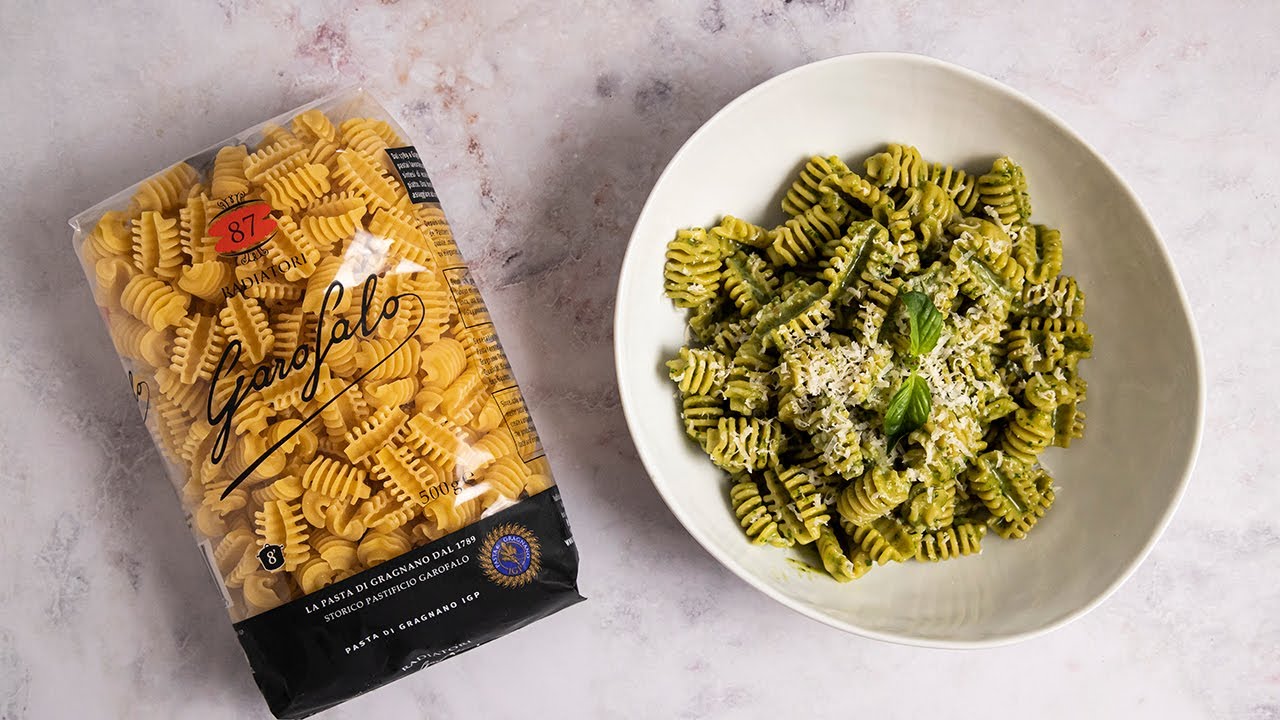 Pasta radiatori con albahaca - YouTube