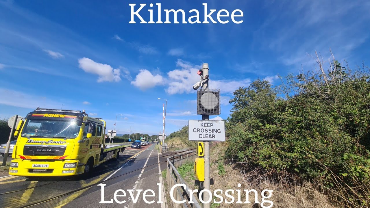 Kilmakee Level Crossing (County Antrim) Monday August 29.08.2022 - YouTube