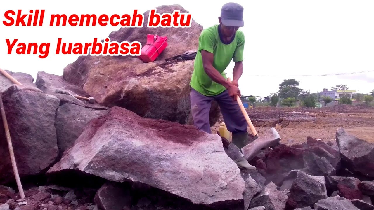 Skill memecah batu manual yang luarbiasa - YouTube