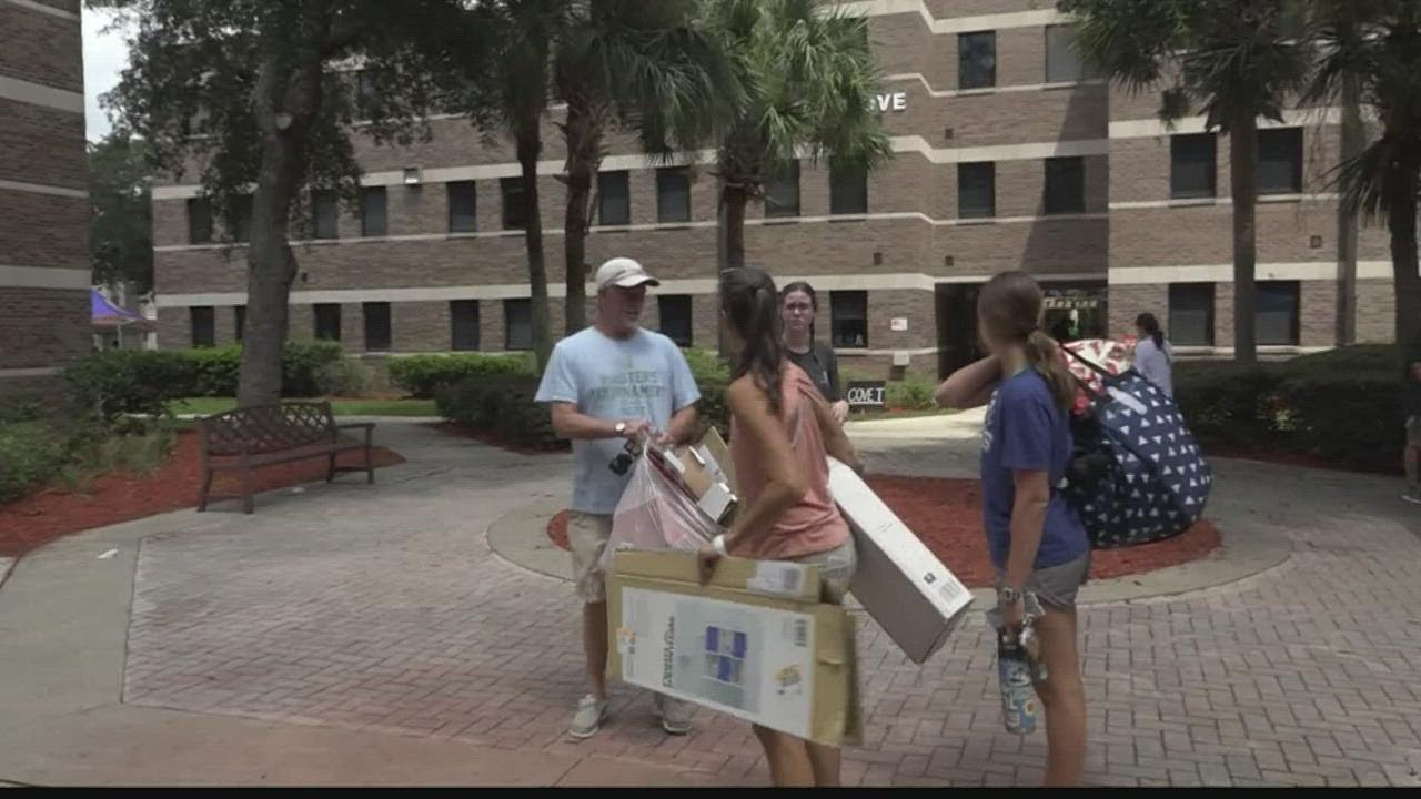 Moving and dorm issues at UNF - YouTube