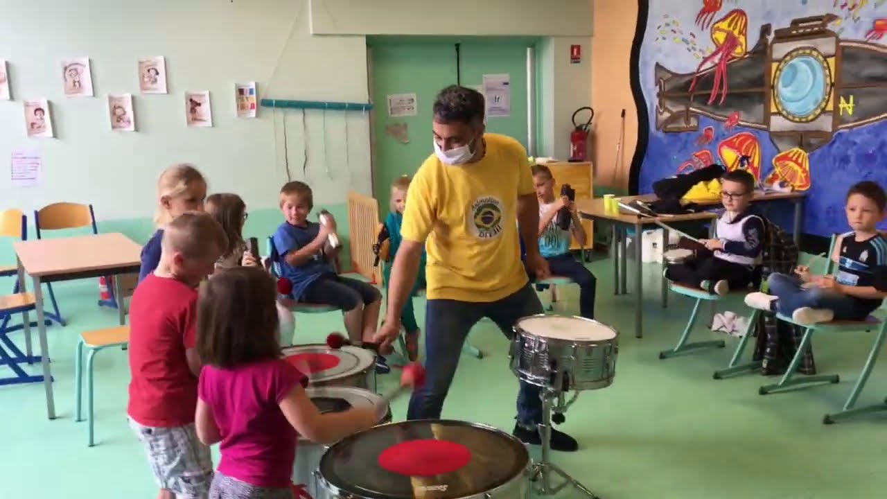 Initiation Percussions brésiliennes Enfants - YouTube