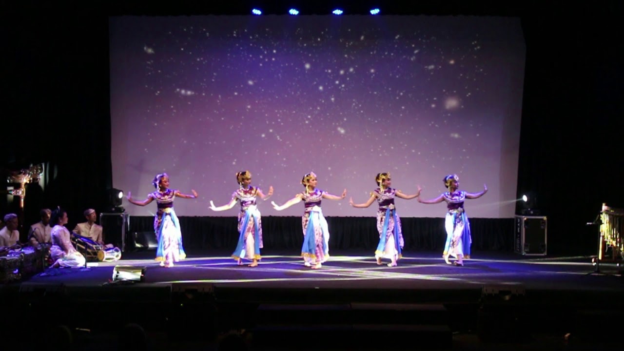 Tari Badaya Sundanese Cultural Performance di De Majestic Braga HAPSARI ...