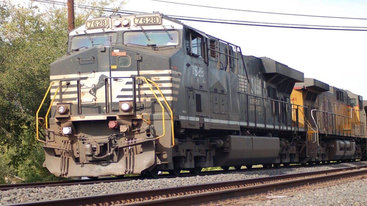 NS #7628 (ES40DC) Leads A Southbound Manifest Through Sacramento - YouTube