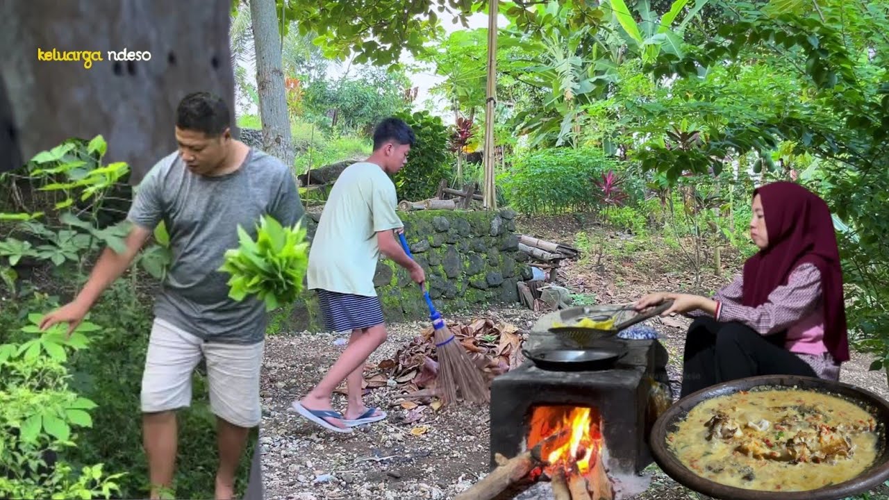 Aktivitas sore,masak pecel ikan asap,makan malam bersama keluarga ...