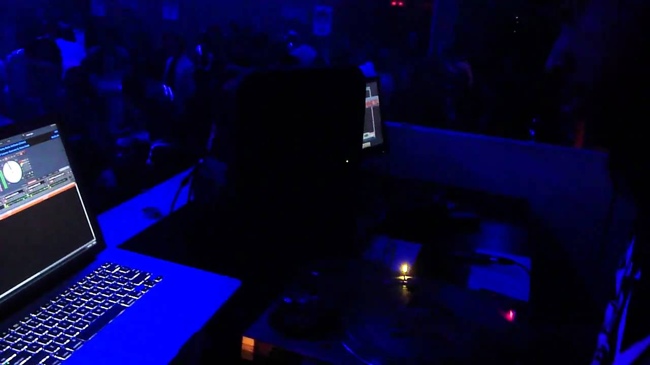 DJ Benjamin Walker spins LMFAO "Party Rock Anthem" at Marbella ...