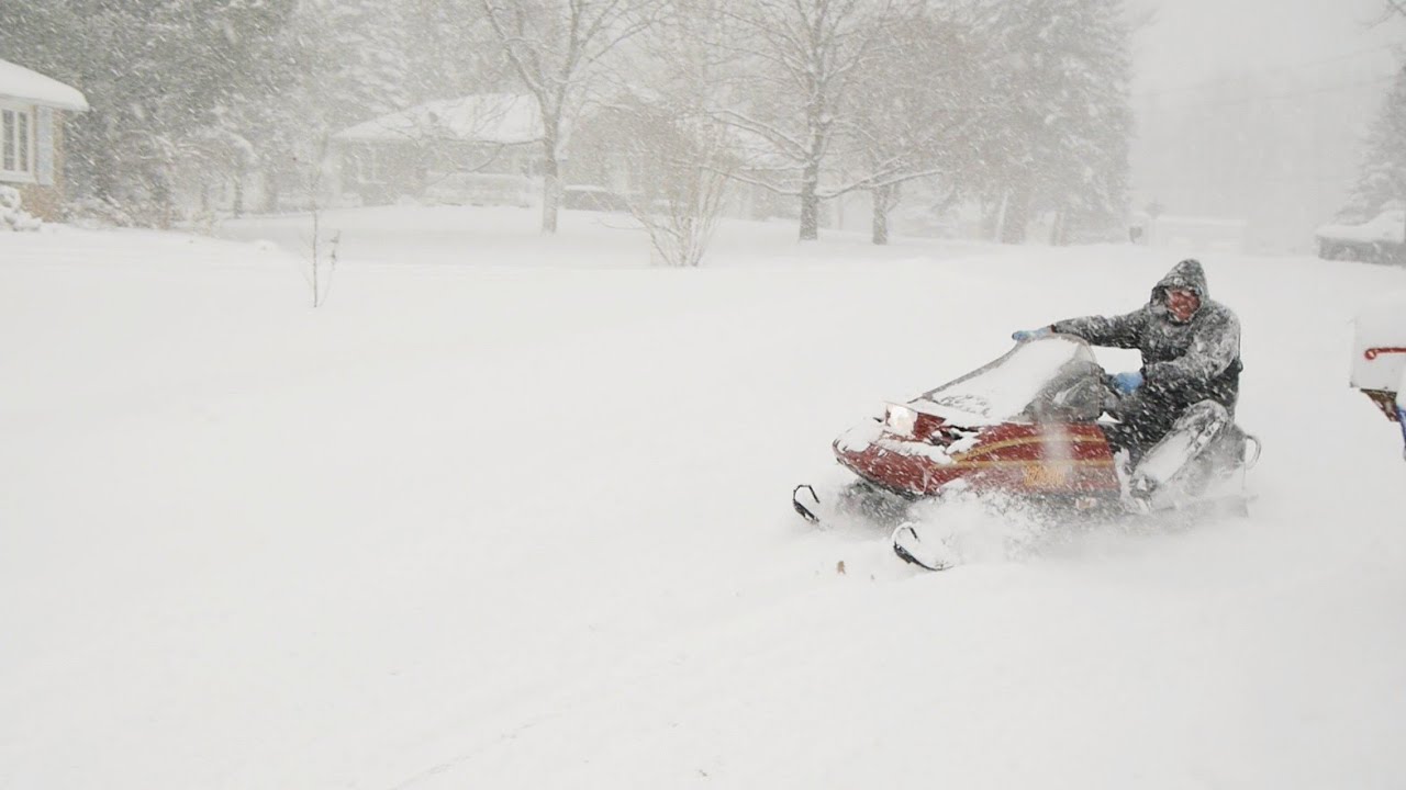 Buffalo New York Snowpocalypse Day 1 – Starting the old Skidoo - YouTube