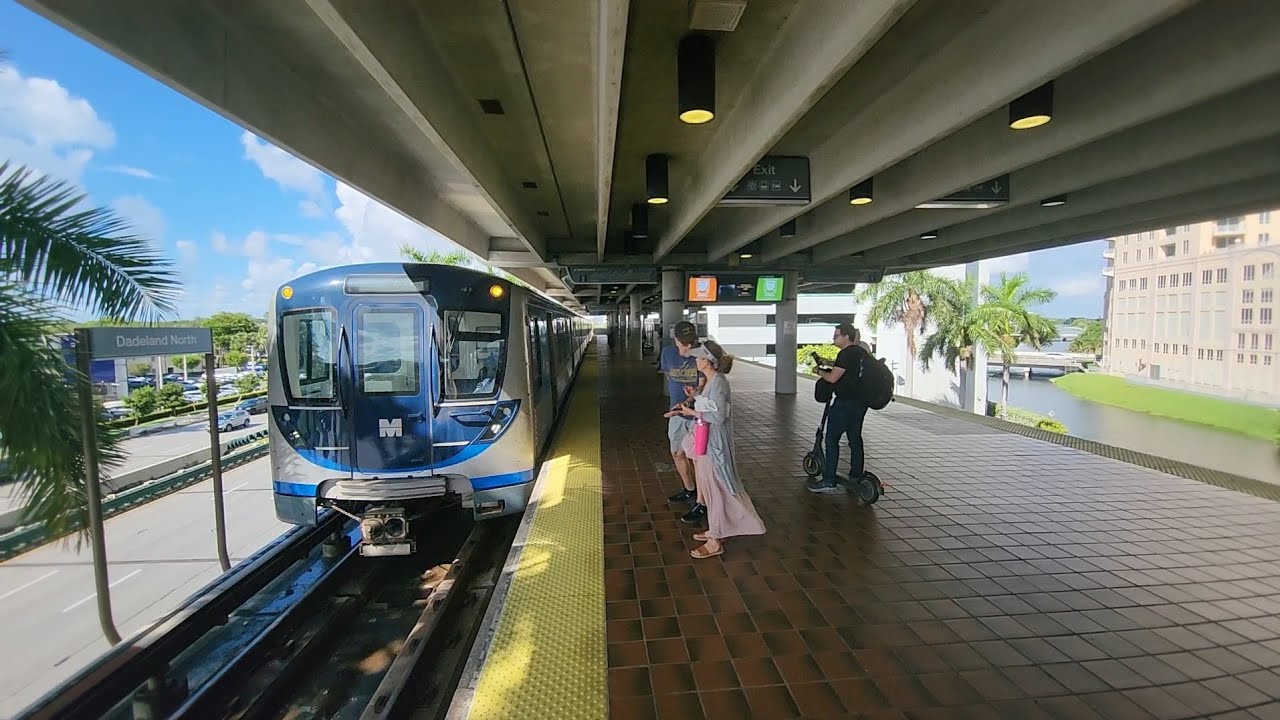 Miami Metrorail Northbound Orange Line train ride from Dadeland North ...