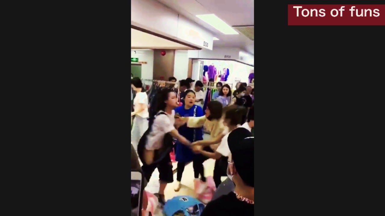 Epic girls fight!!！ never underestimate power of girl.. 😂😂 - YouTube