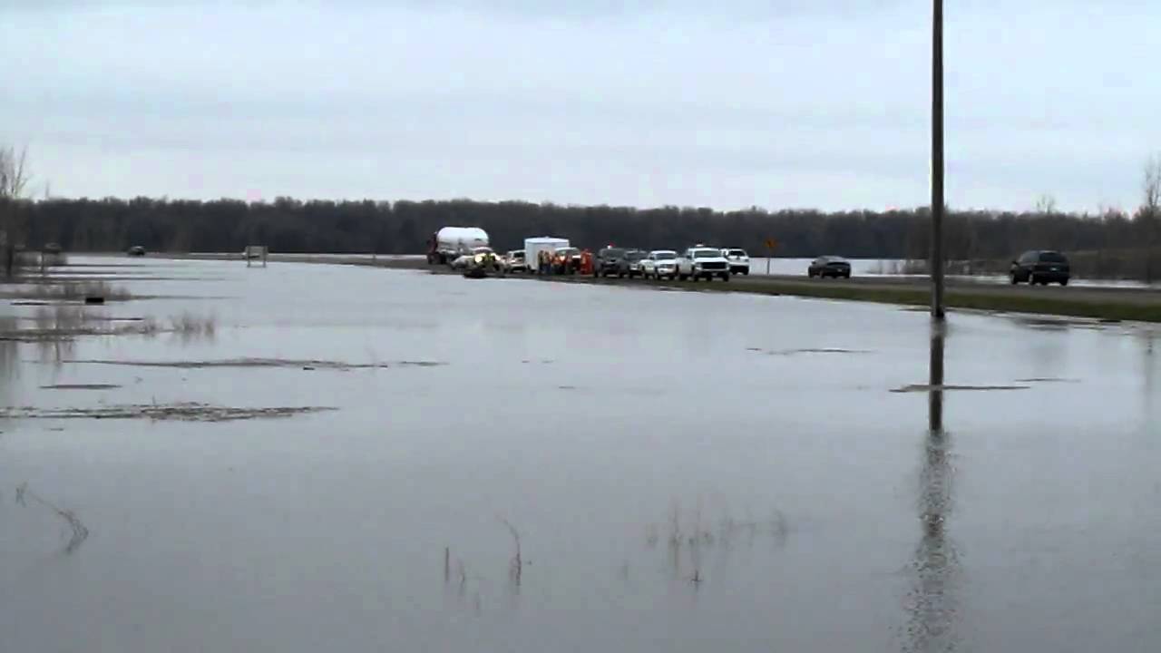 Brandon Manitoba Flood may 2011 2 - YouTube
