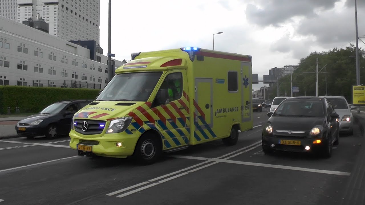 Ambulance 18-197 met spoed naar EMC Rotterdam - YouTube