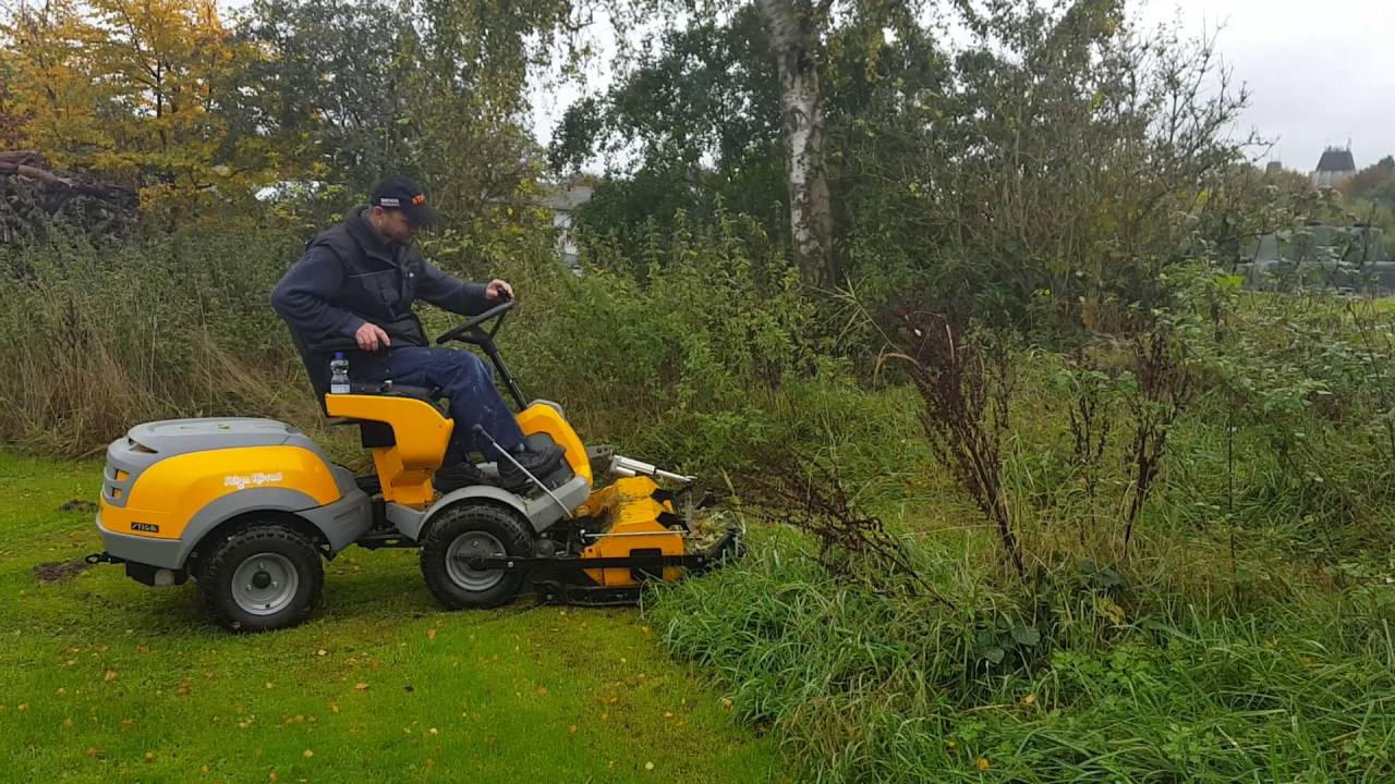Stiga Park Pro 4WD mit Schlegelmähwerk - YouTube