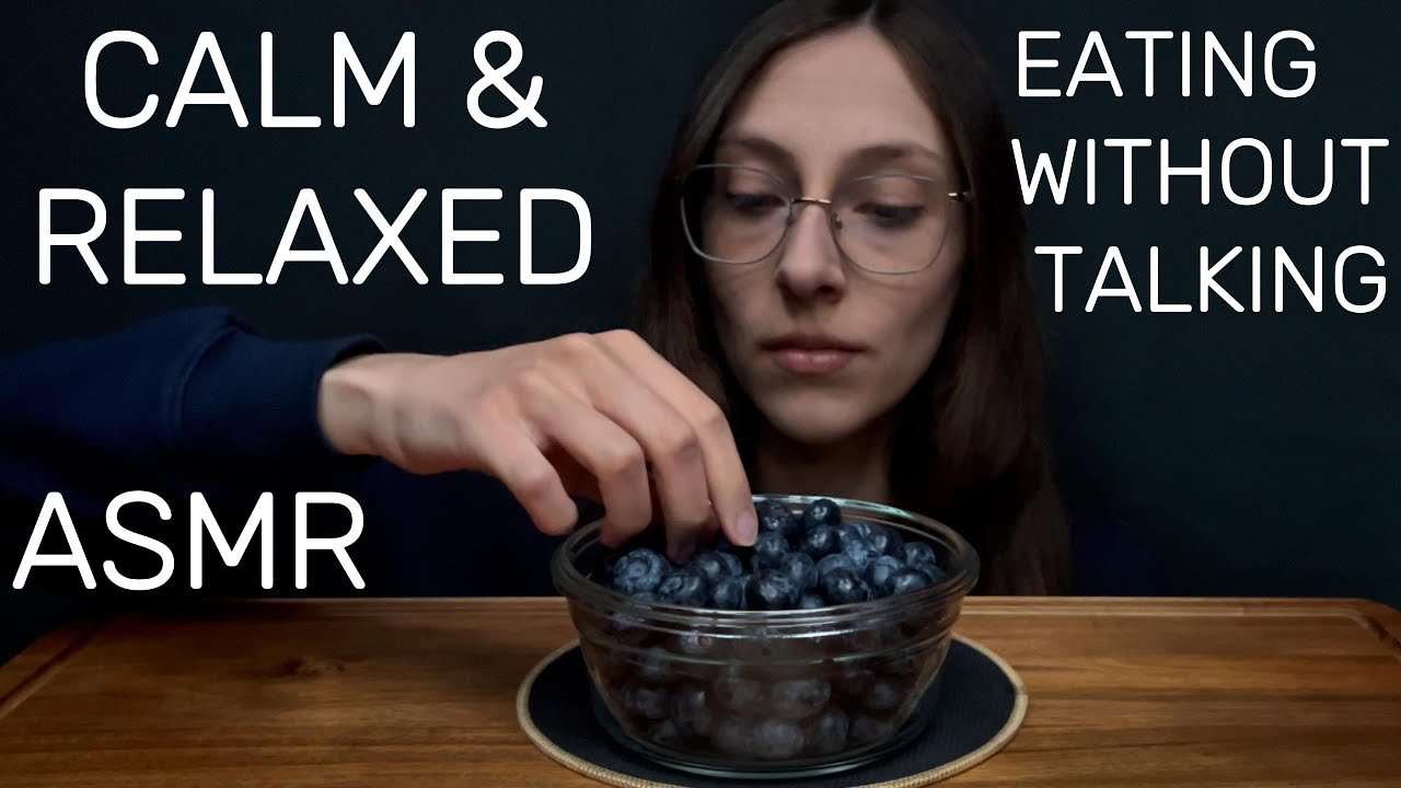 EATING FRESH BLUEBERRIES WITHOUT TALKING / CALM & RELAXED / EATING WITH ...
