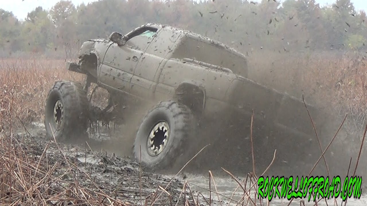 6.0 LQ9 EATING MUD!!! SLINGING 54 BOGGERS - YouTube