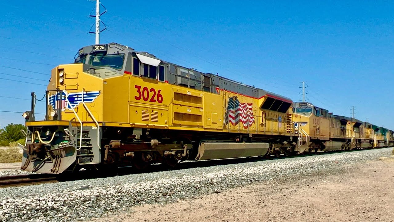 UP 3026 leads a grainer and CNW Heritage 1995 through Queen Creek AZ 7 ...