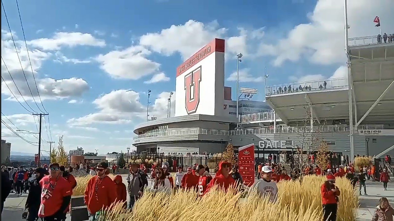 Utah Fans Leaving Stadium in 3rd Quarter Losing to Oregon 35 to 6 on ...
