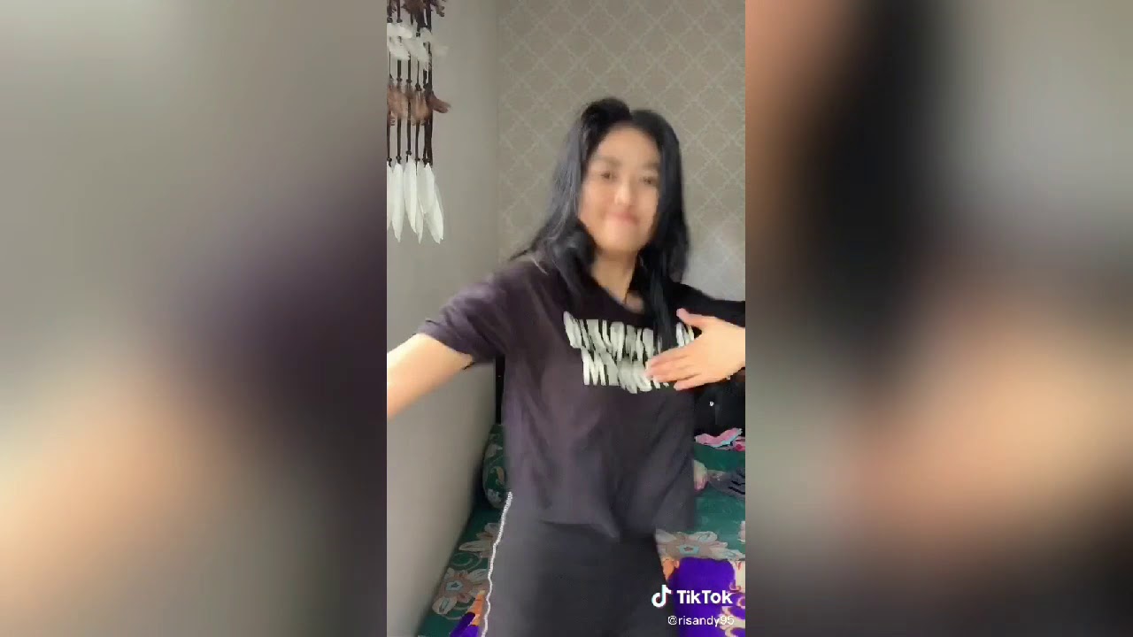 Cewek tik tok joget bareng hayhuu - YouTube