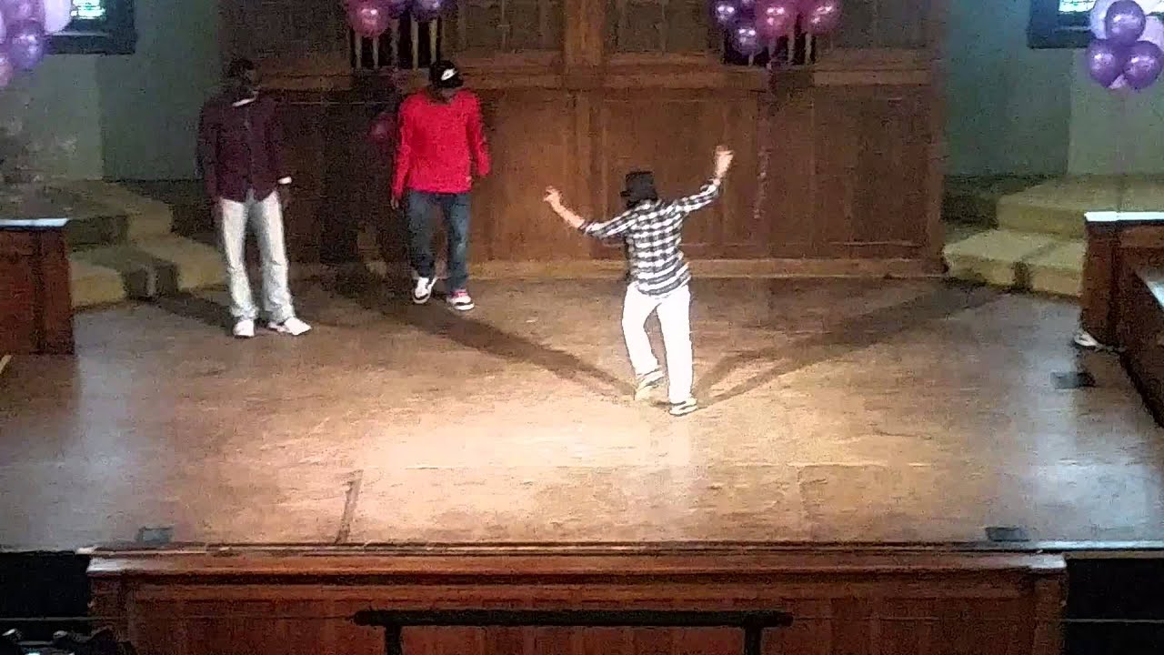 Ladia yates blessed the stage real quick - YouTube