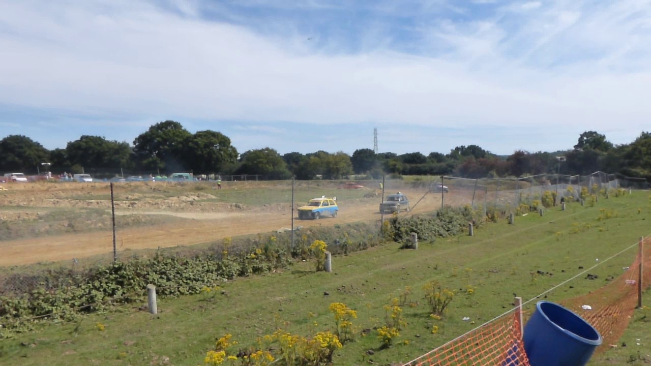 Banger racing at Smallfield 2 Aug 2015 Race 11 - YouTube