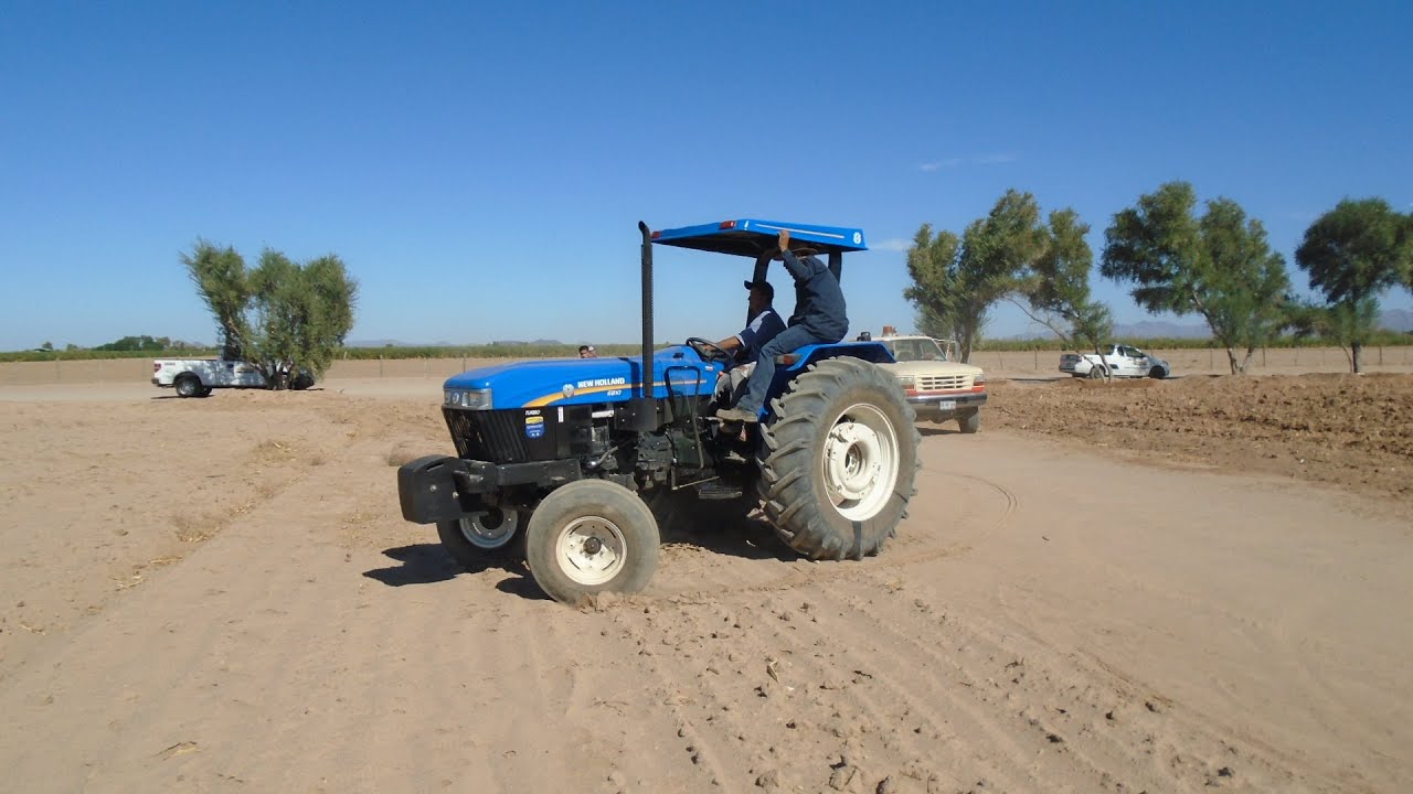 RASTREANDO CON TRACTOR 6810 BASICO NEW HOLLAND DE 98 HP EN UN TERRENO ...