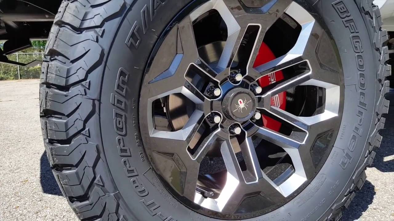 Black Widow Walkaround SCA performance - YouTube