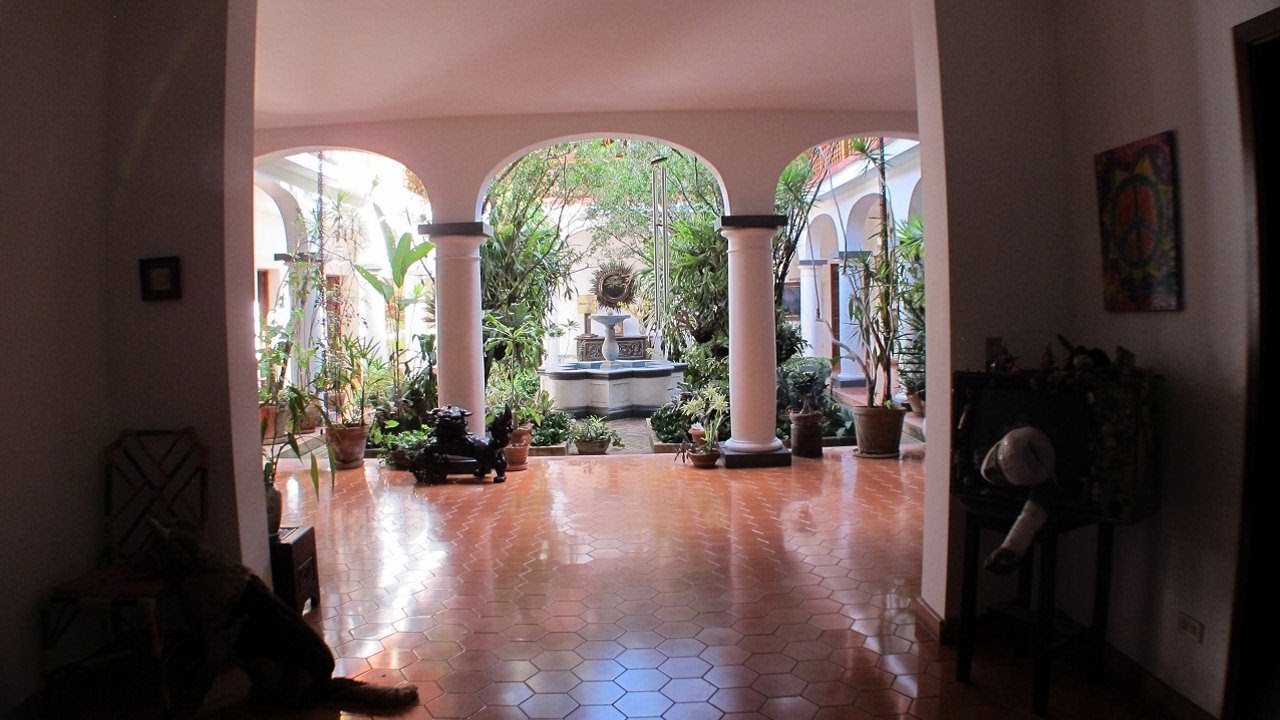 Mansion de 2.500 M2. en venta en Prados del Este, Caracas-Venezuela ...