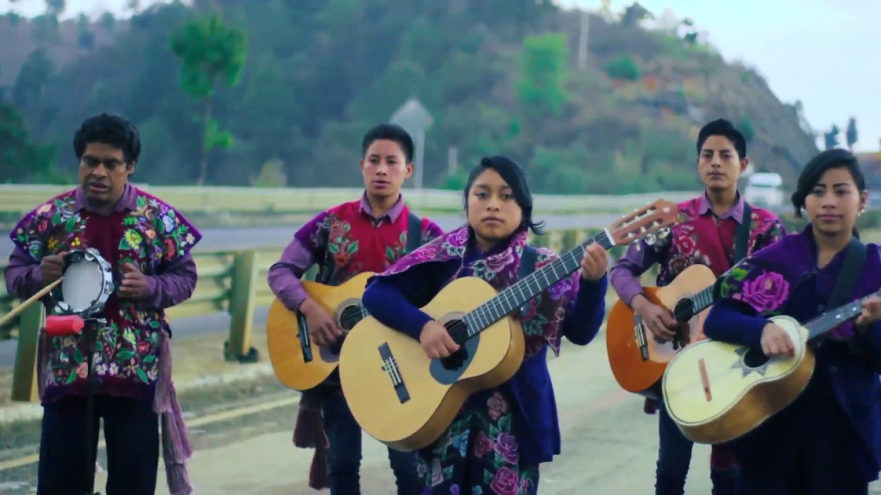 Coro sagrada María, canto católico carismático - YouTube