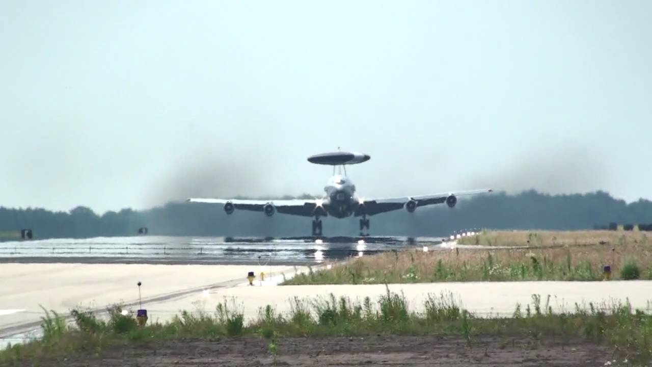 NATO AWACS base at Geilenkirchen. Training touche & Go @ air force base ...