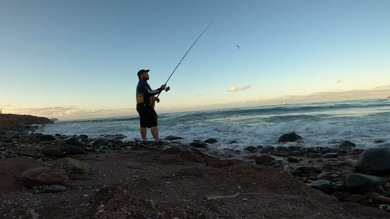 Pesca en playa rocosa - Guaymas - YouTube