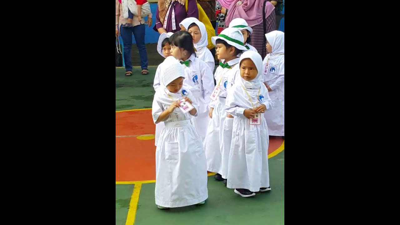 Hari Pertama Masuk TK Al Azhar Kemang Pratama Bekasi - YouTube