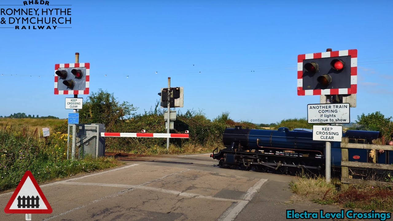 Botolphs Bridge Level Crossing, Kent (27/07/24 + 28/07/24) - YouTube