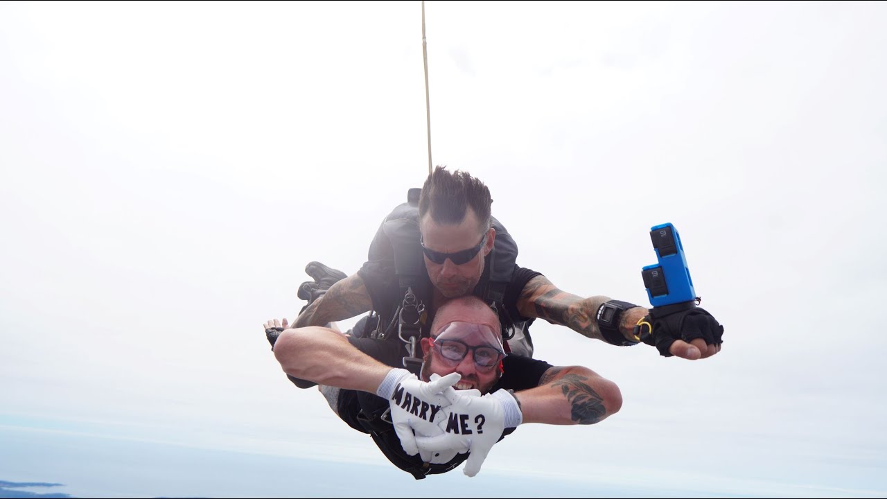 Epic marriage proposal while skydiving - YouTube