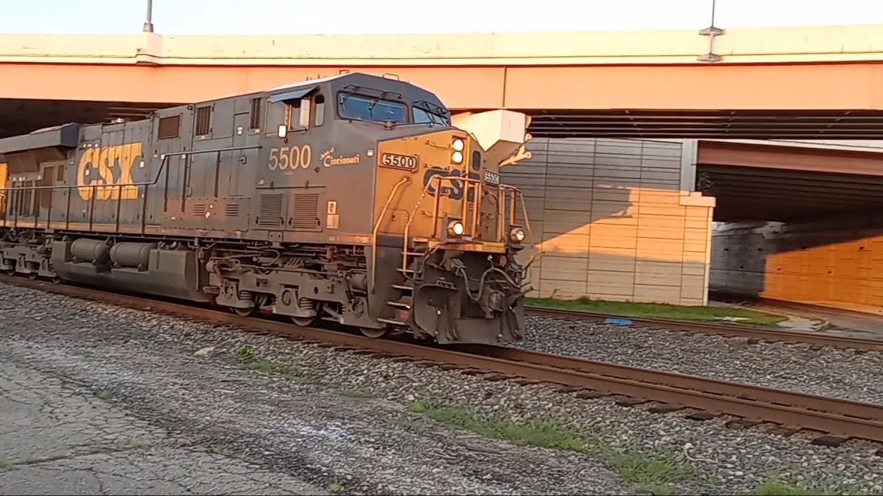 Beautiful looking the Heritage Unit from CSX M209, CSXT5500, Spirit of ...
