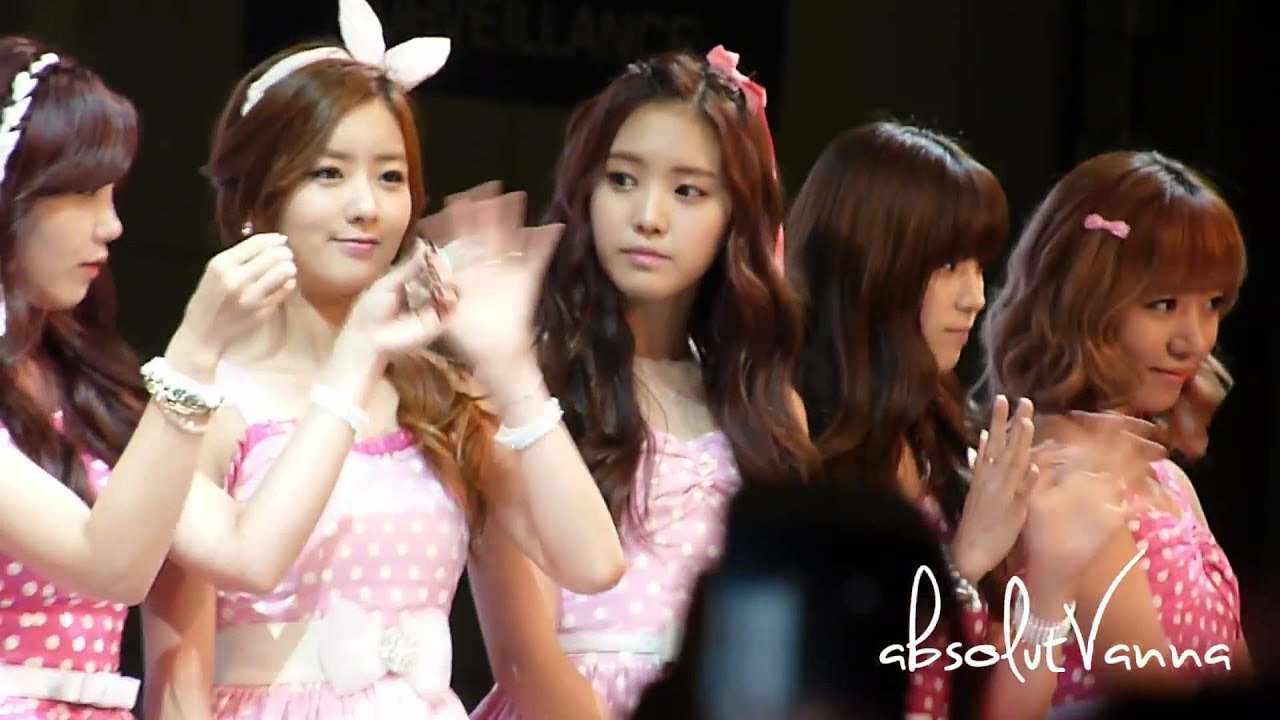 [HD/Fancam] 131025 APINK Cute Moments - YouTube